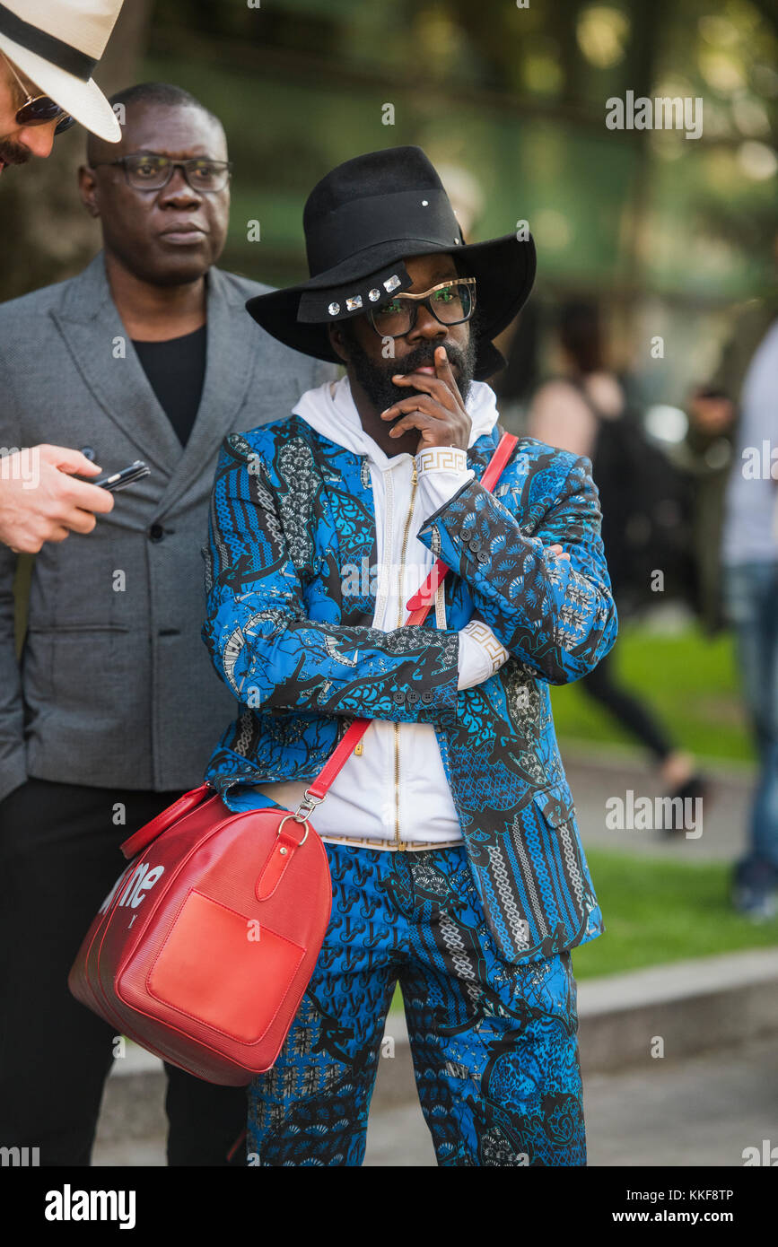 The people of milan hi-res stock photography and images - Alamy