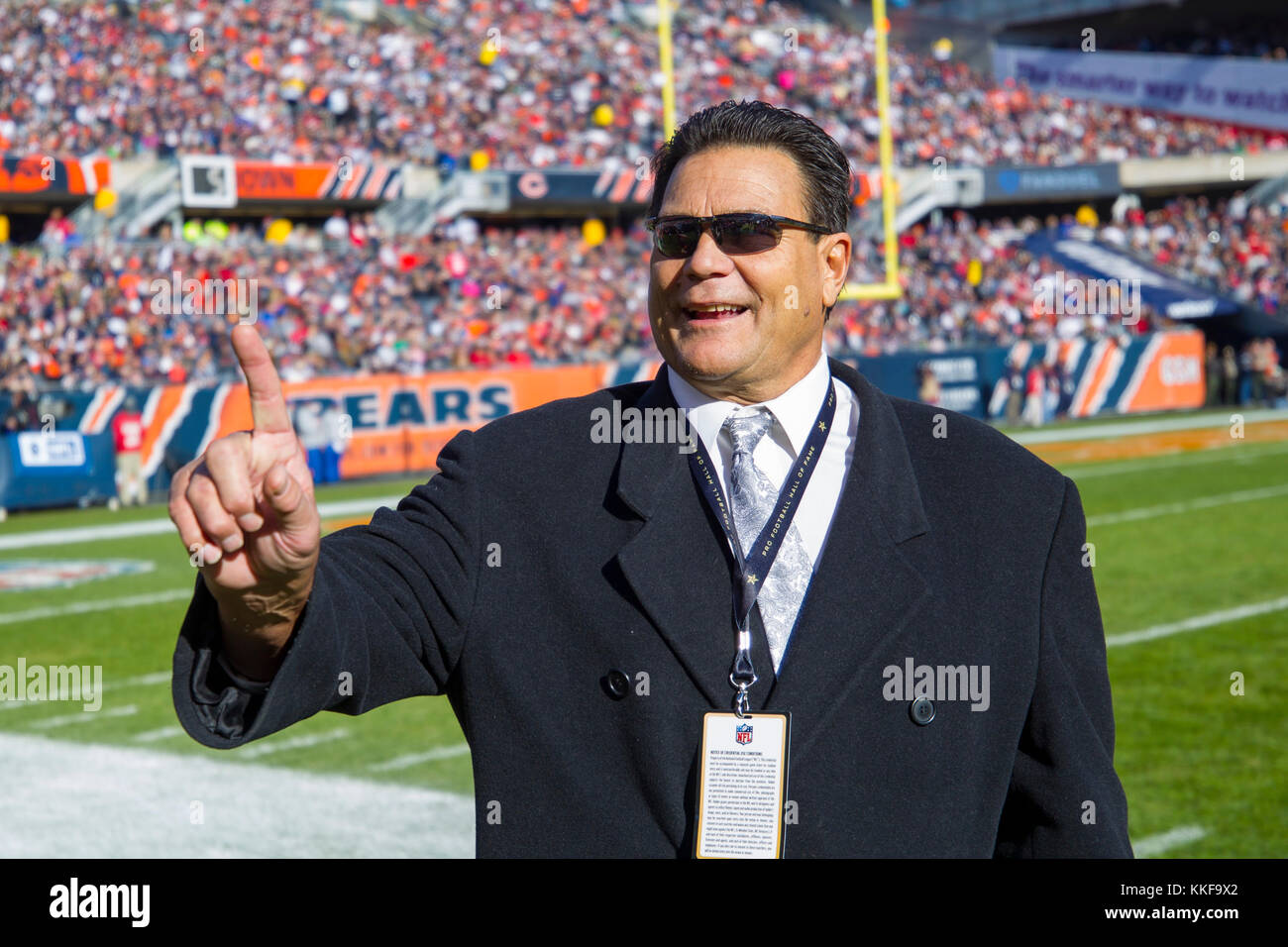 Chicago, Illinois, USA. 03rd Dec, 2017. - Former Bears player Dan ...