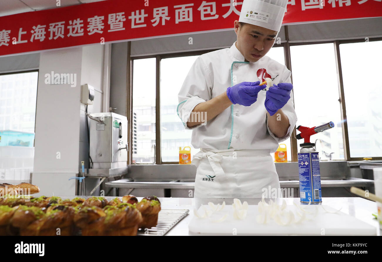Shanghai, China. 7th Dec, 2017. Competitor Zhang Meng makes the ...