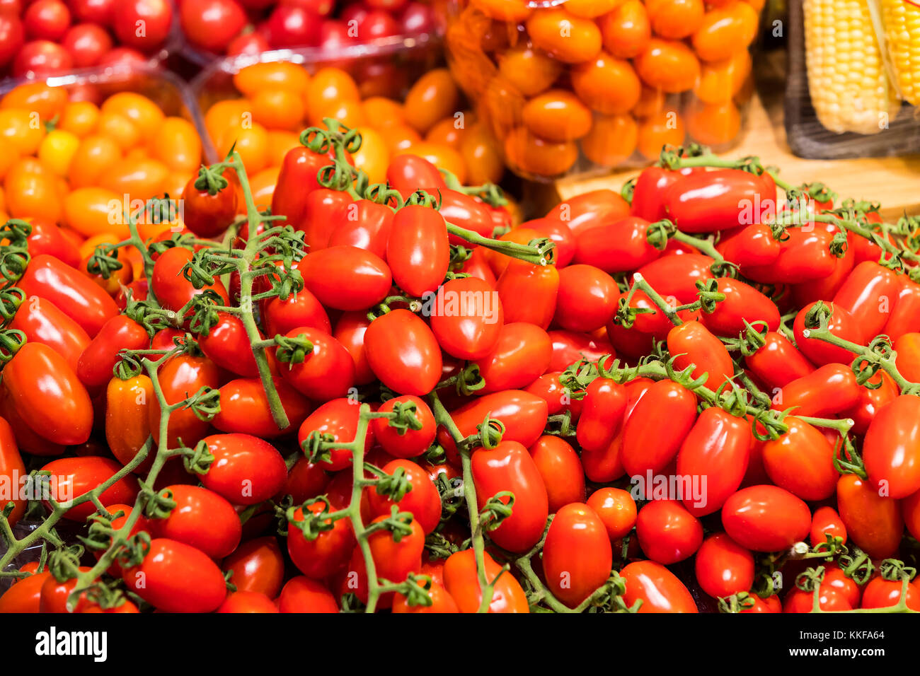 Background of ripe varieties of cherry tomatoes Stock Photo - Alamy