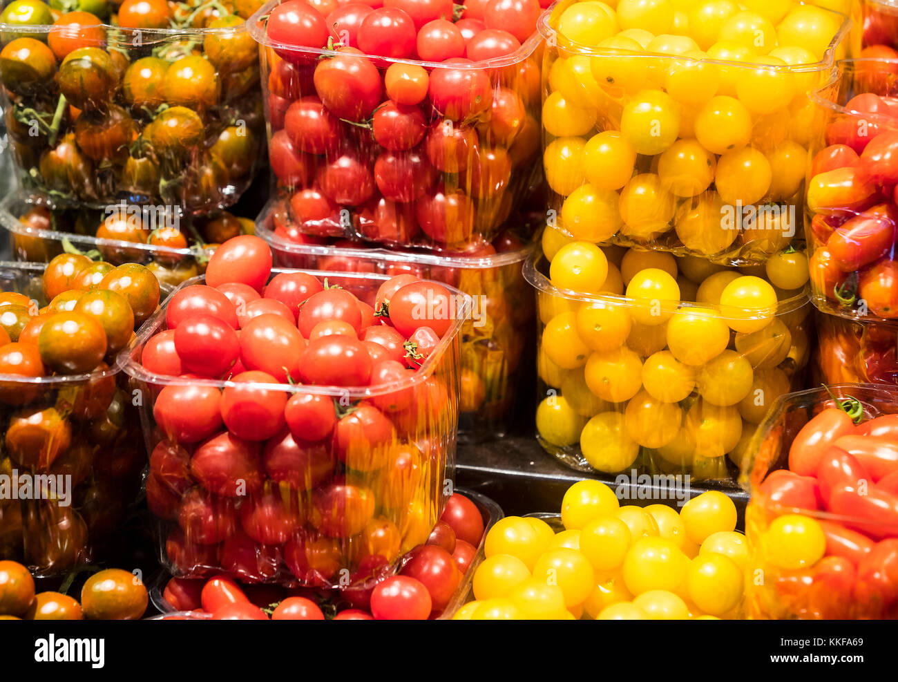 Background of ripe varieties of cherry tomatoes Stock Photo - Alamy