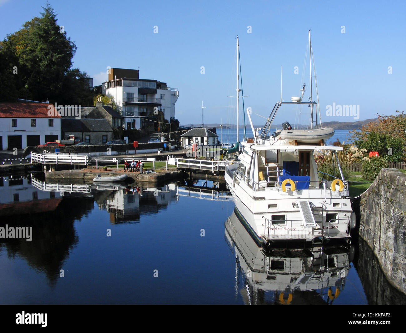 Lock harbour basin canal hi-res stock photography and images - Alamy
