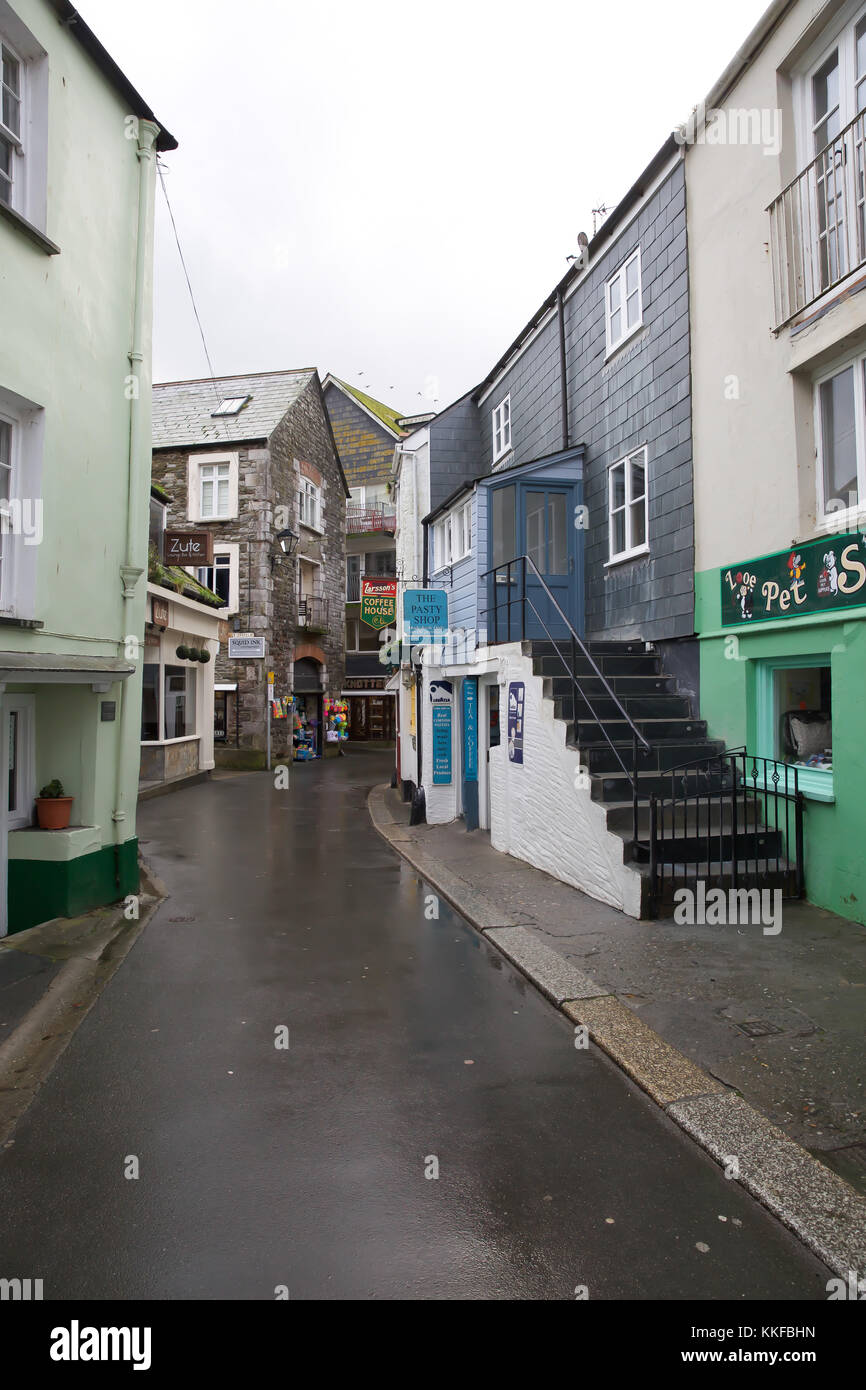 Narrow streets in Looe Cornwall Stock Photo - Alamy