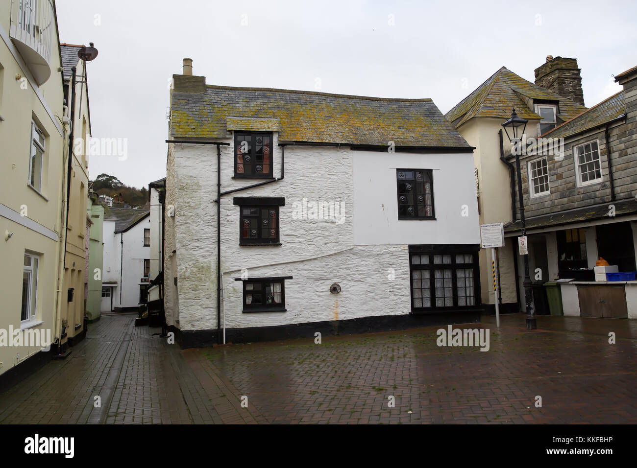 Narrow streets in Looe Cornwall Stock Photo - Alamy