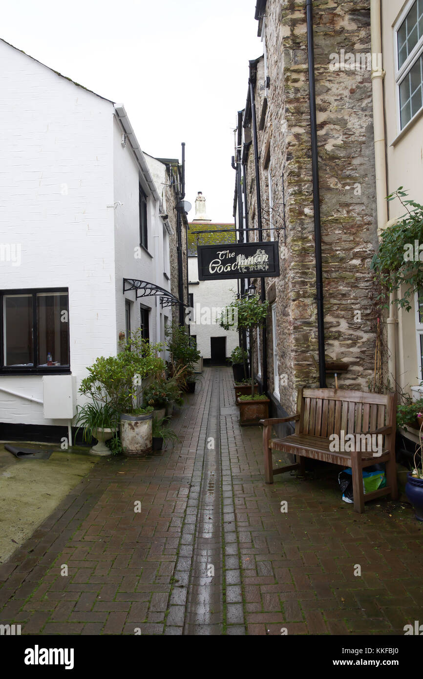 Narrow streets in Looe Cornwall Stock Photo - Alamy