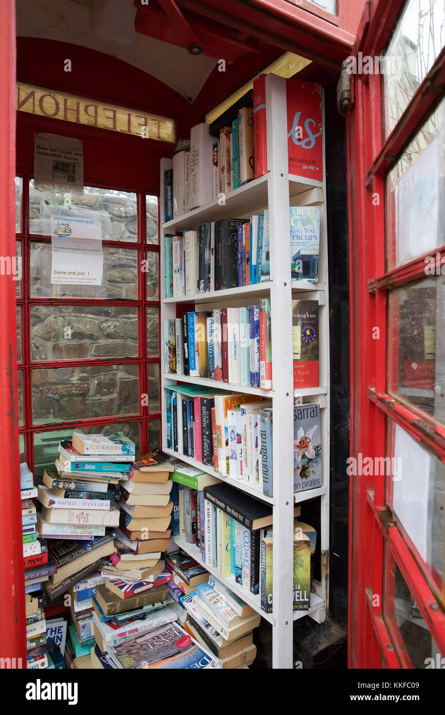 Red traditional telephone box used as a library in Hatherleigh Stock ...
