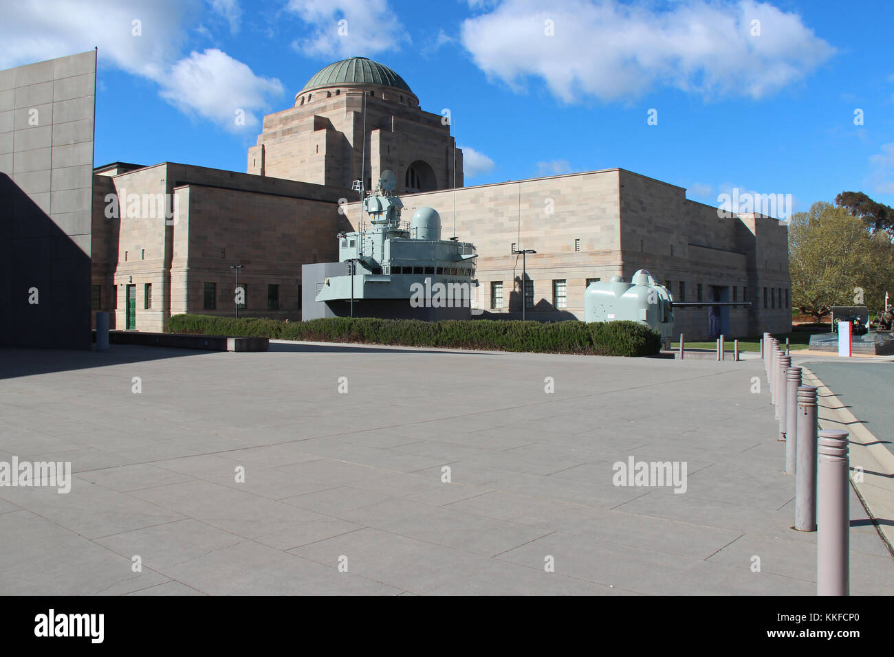 Australia canberra war memorial wall hi-res stock photography and ...