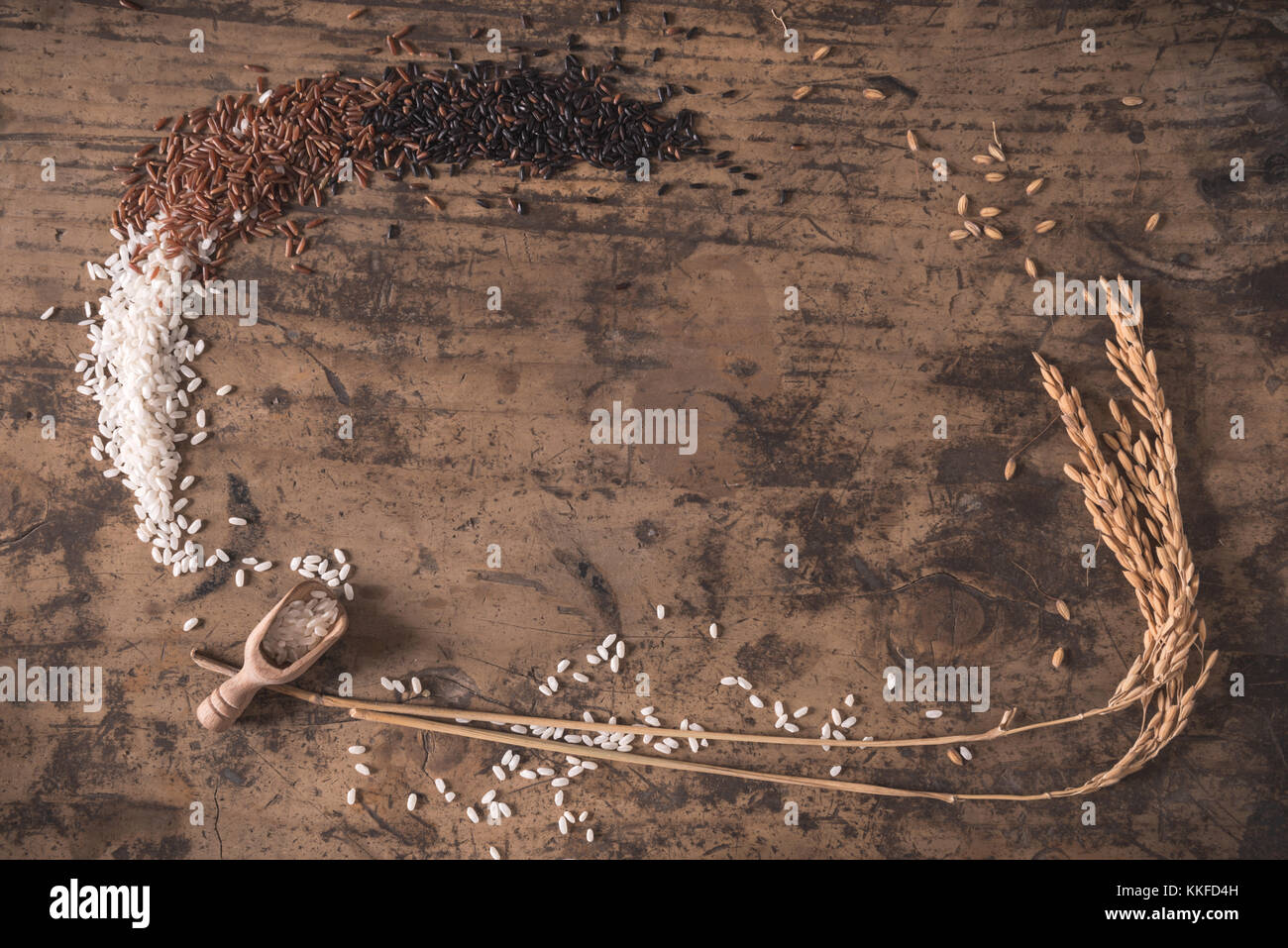 Top view rice composition in a frame with raw rice on wood background ...
