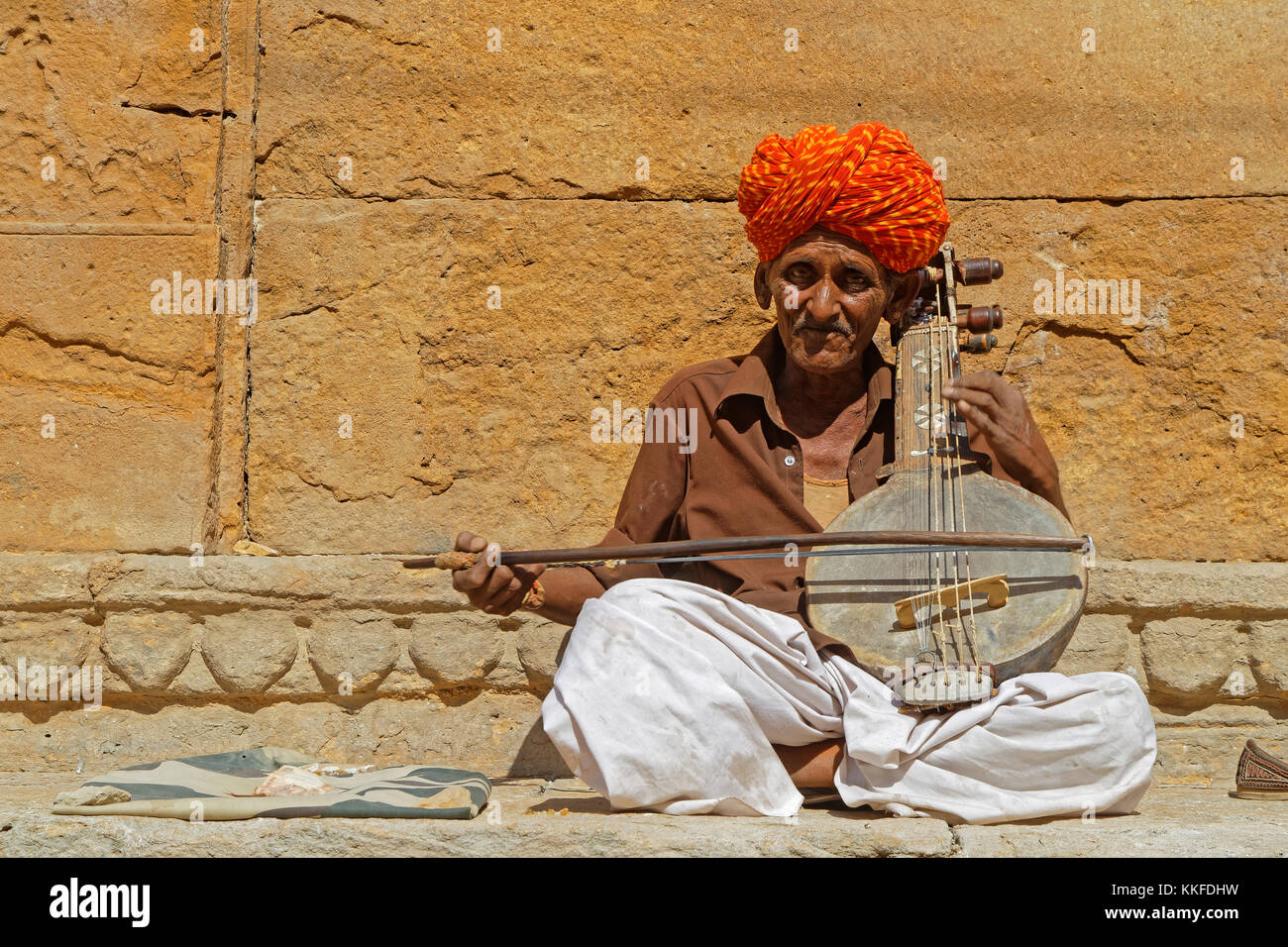 World largest violin hi-res stock photography and images - Alamy