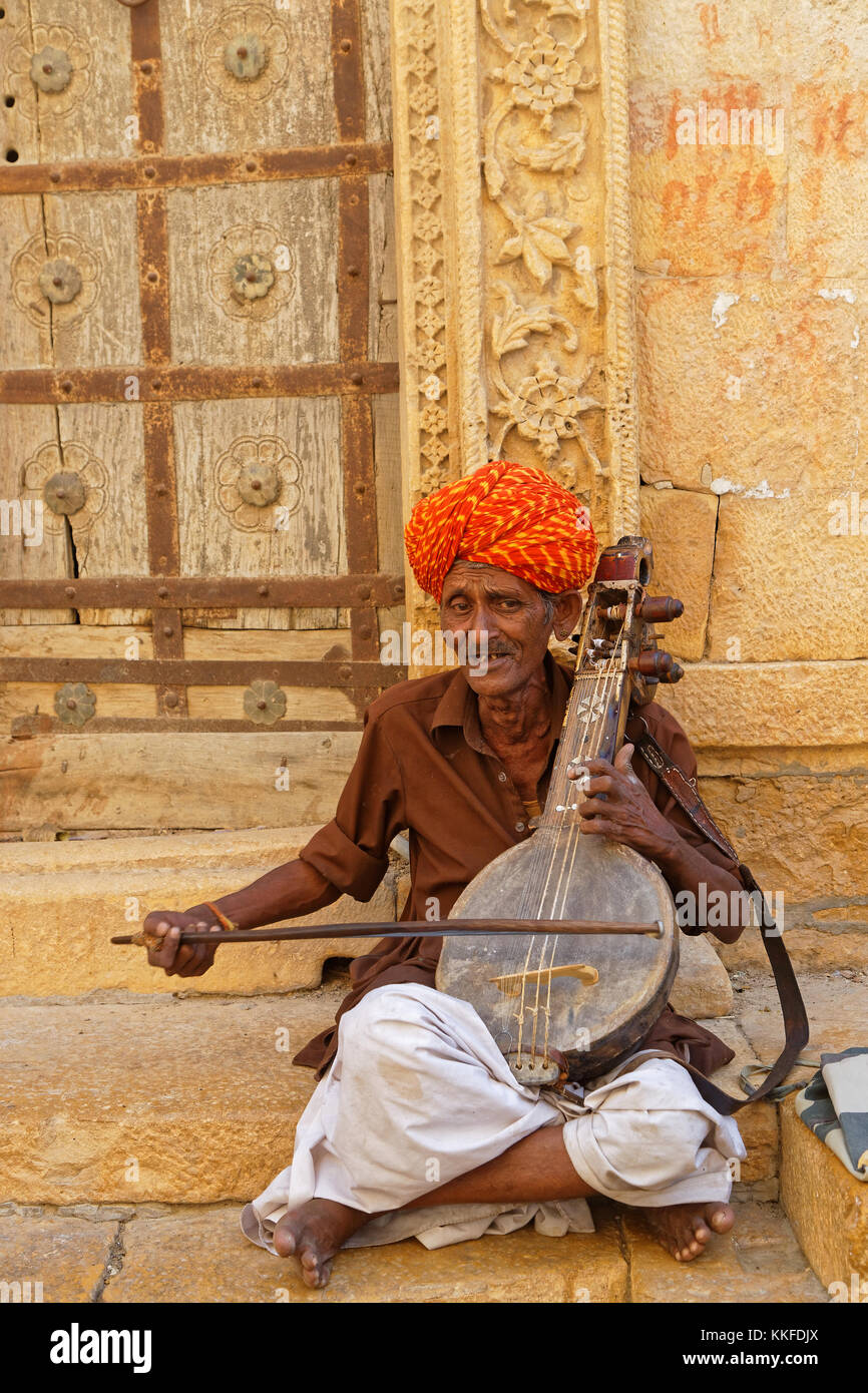 World largest violin hi-res stock photography and images - Alamy
