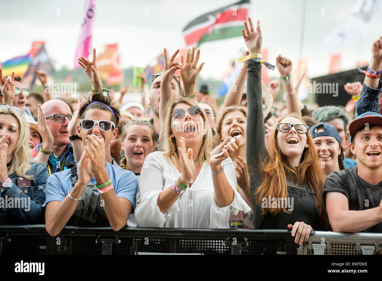 Crowd girls screaming hi-res stock photography and images - Alamy