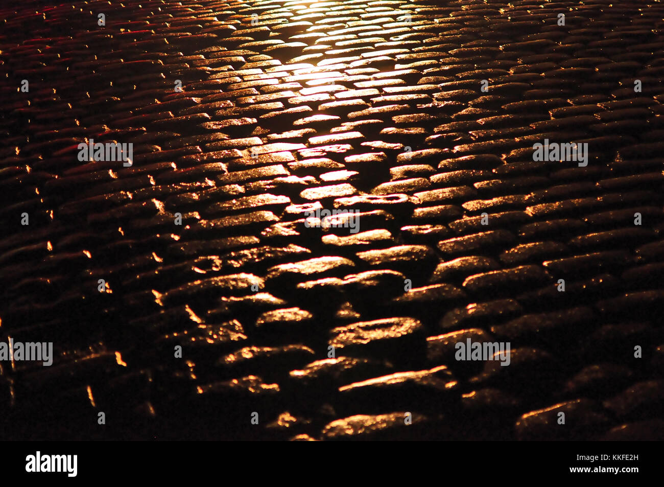 Wet Cobbled Street Stock Photos & Wet Cobbled Street Stock Images - Alamy