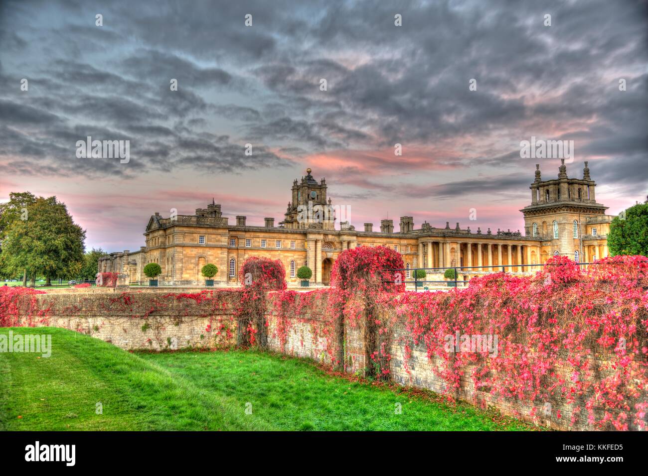 River glyme blenheim hi-res stock photography and images - Alamy