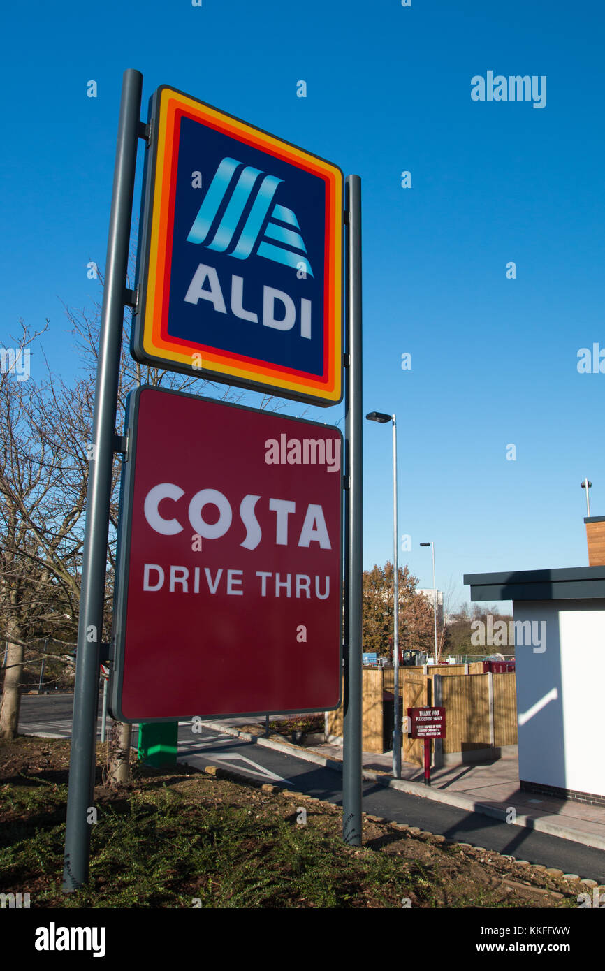 Aldi signs hi-res stock photography and images - Alamy