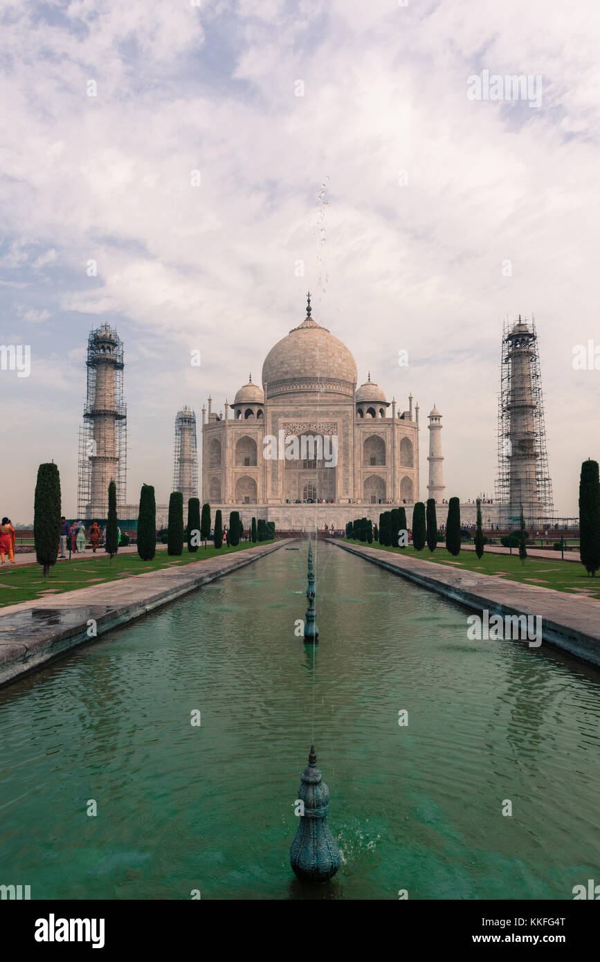 AGRA, INDIA - MARCH 17, 2016: Vertical picture of amazing architecture ...