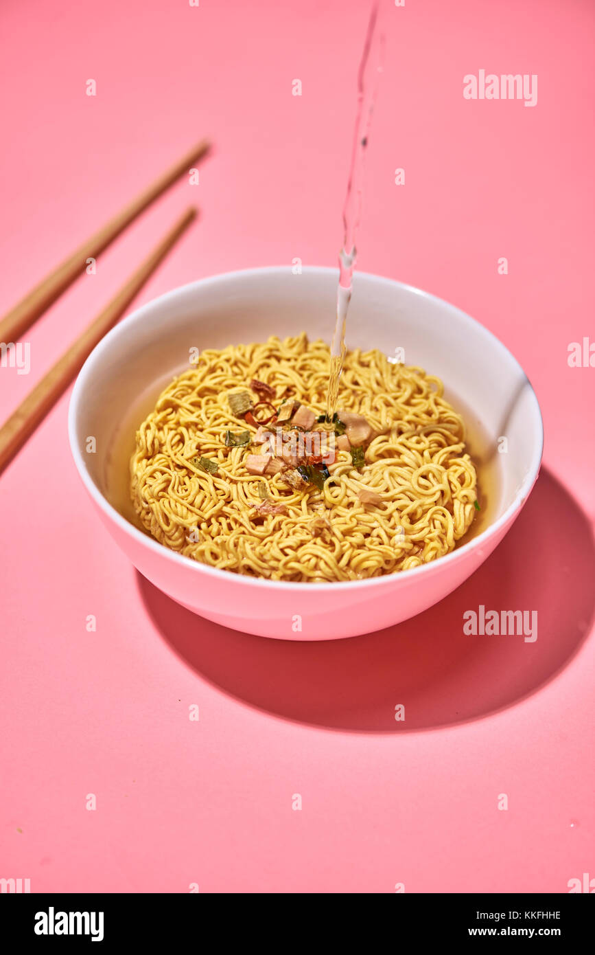 Cooking instant noodles, boiling water Stock Photo - Alamy