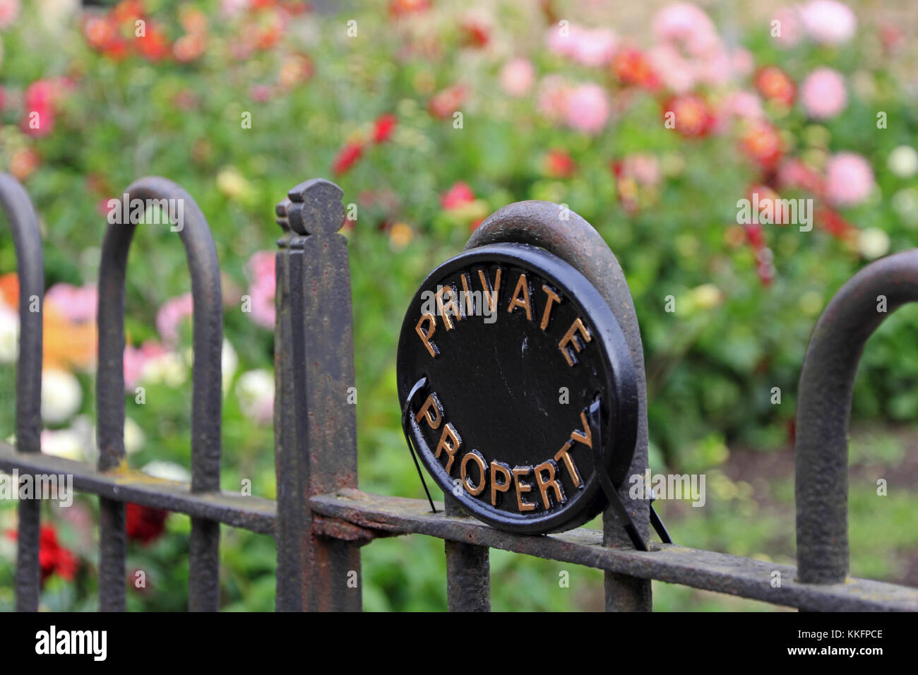 Fastened railings hi-res stock photography and images - Alamy