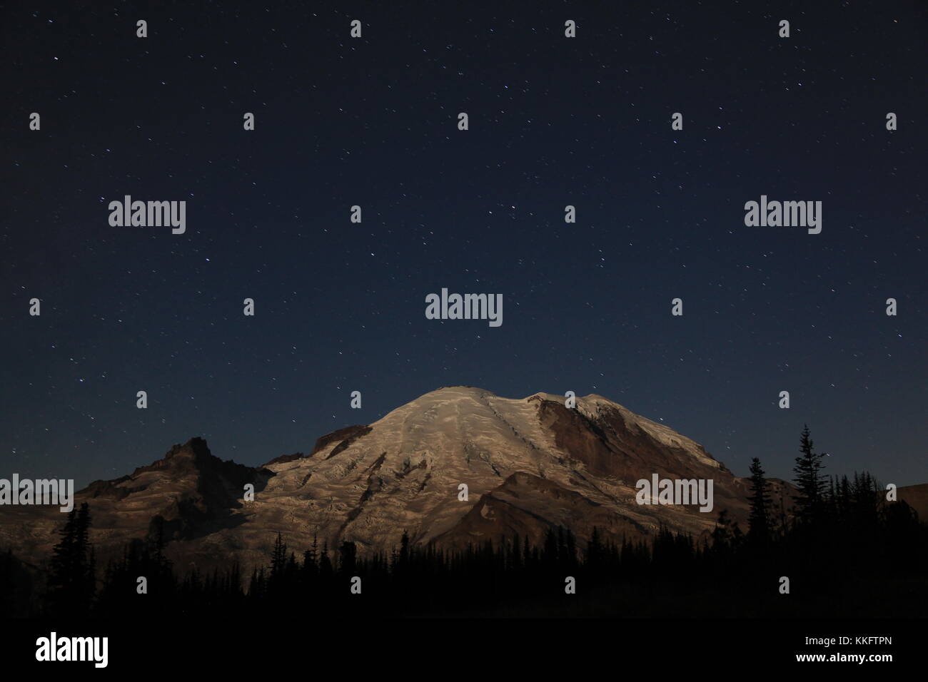 Mt rainier cascade mountains hi-res stock photography and images - Alamy