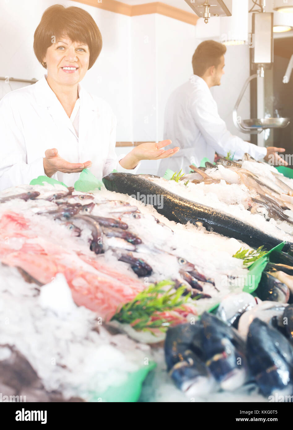 Two female seafood sellers hi-res stock photography and images - Alamy