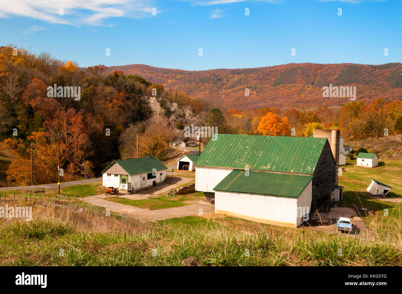 Aerial view farmyard hi-res stock photography and images - Alamy