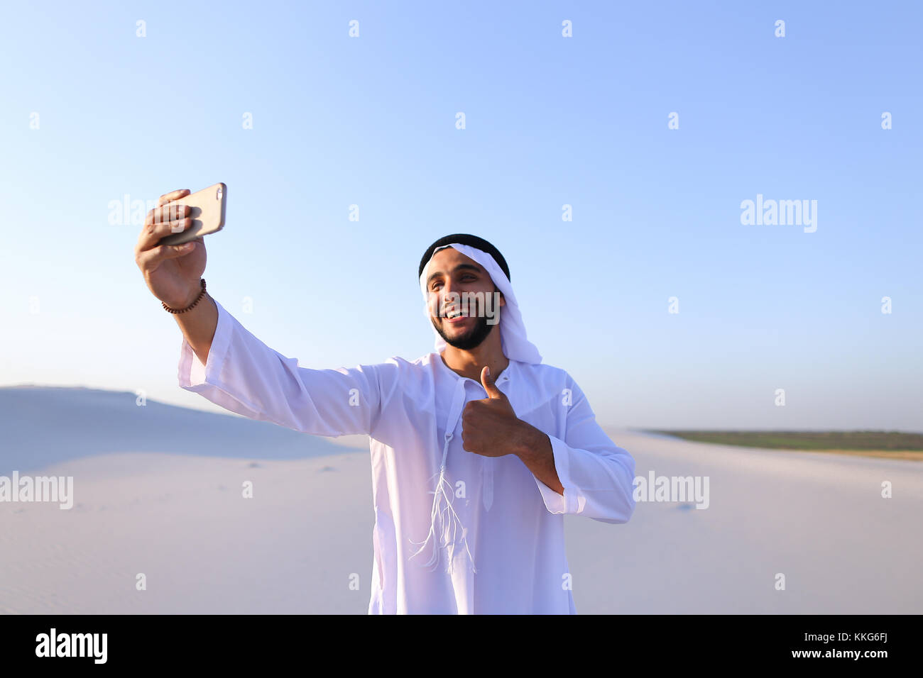 Portrait of Arabian sheikh man with gadget that communicates in Stock ...