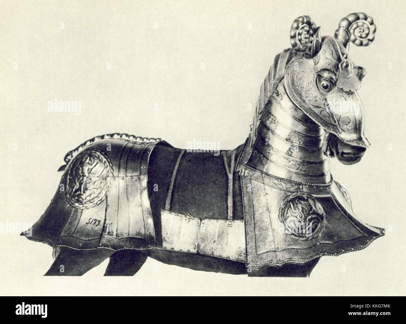 Knight horse armor hi-res stock photography and images - Alamy