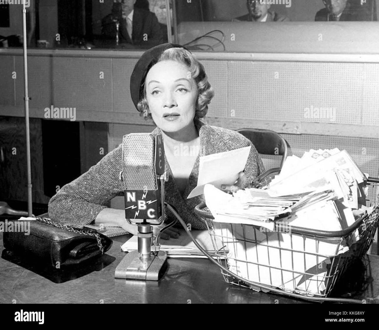 Actress singer marlene dietrich hi-res stock photography and images - Alamy