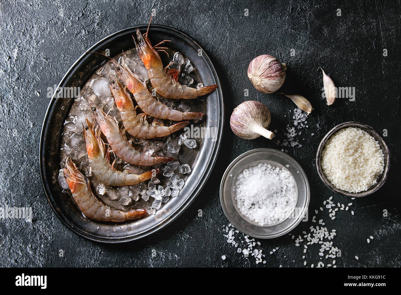 Raw uncooked prawns shrimps Stock Photo - Alamy