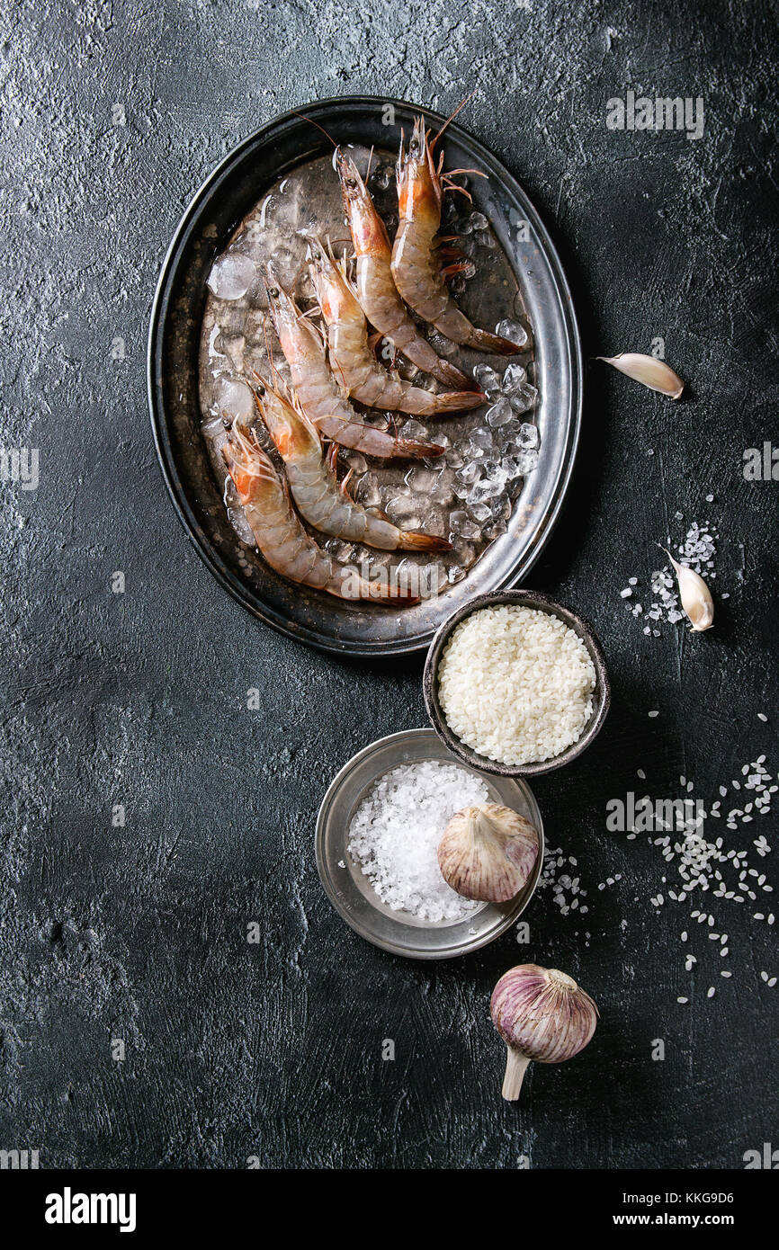 Raw uncooked prawns shrimps Stock Photo - Alamy