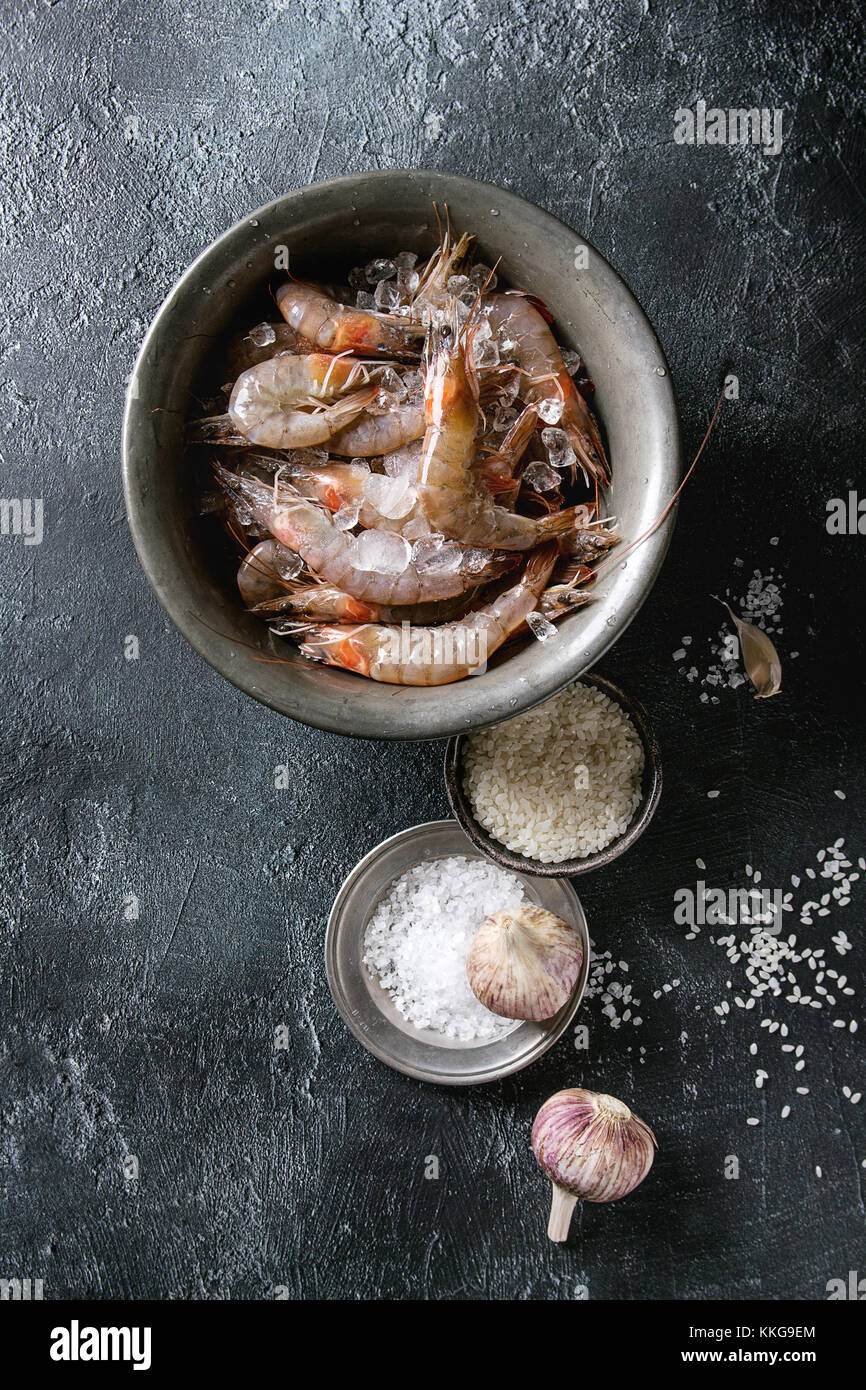 Raw uncooked prawns shrimps Stock Photo - Alamy