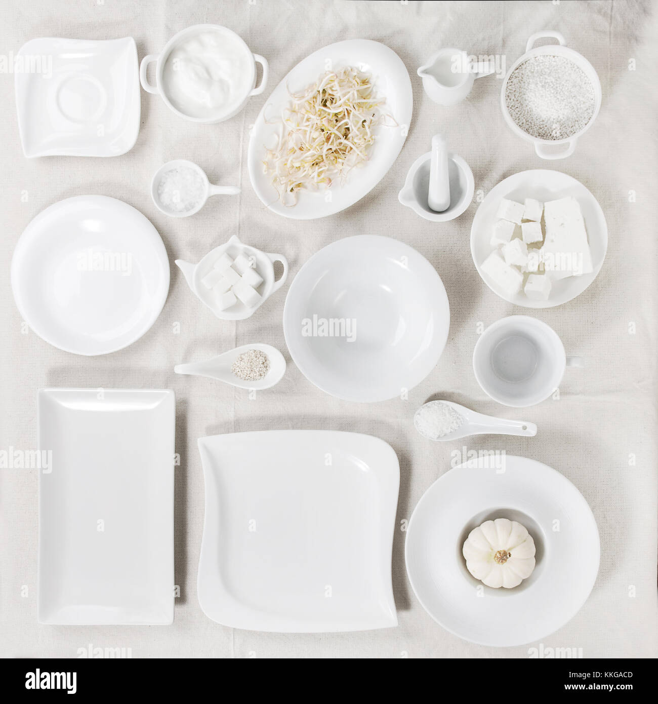 Set of white plates Stock Photo - Alamy