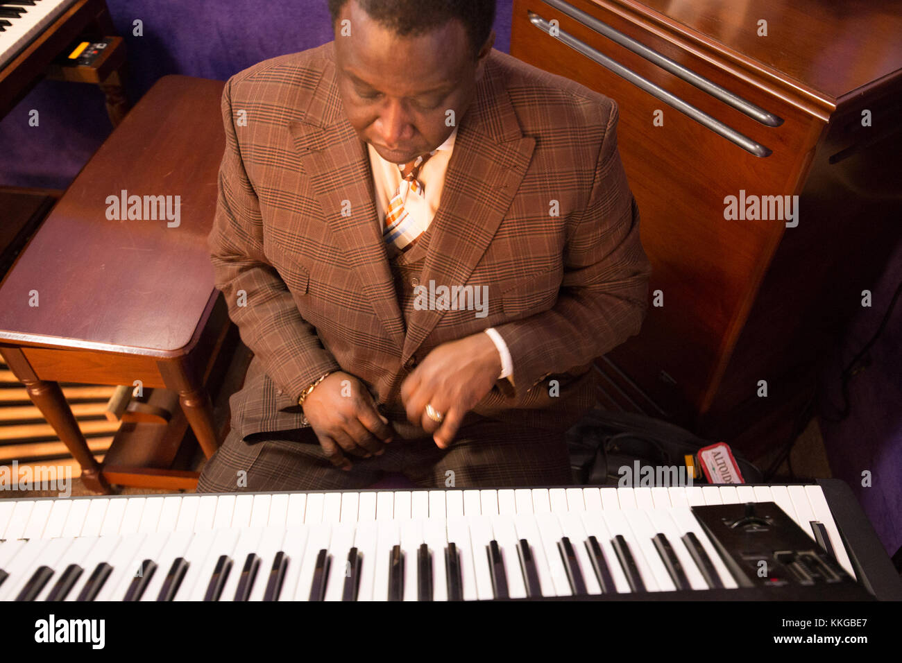 Man wearing brown suit playing keyboard hi-res stock photography and ...