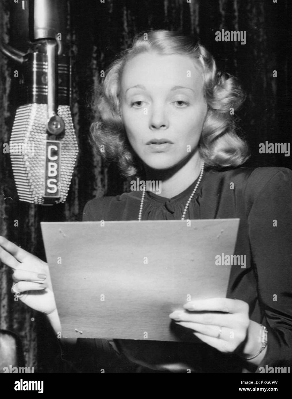 Virginia bruce 1930s hi-res stock photography and images - Alamy