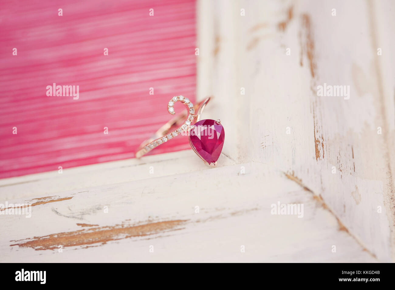 Diamond shape drop hi-res stock photography and images - Alamy