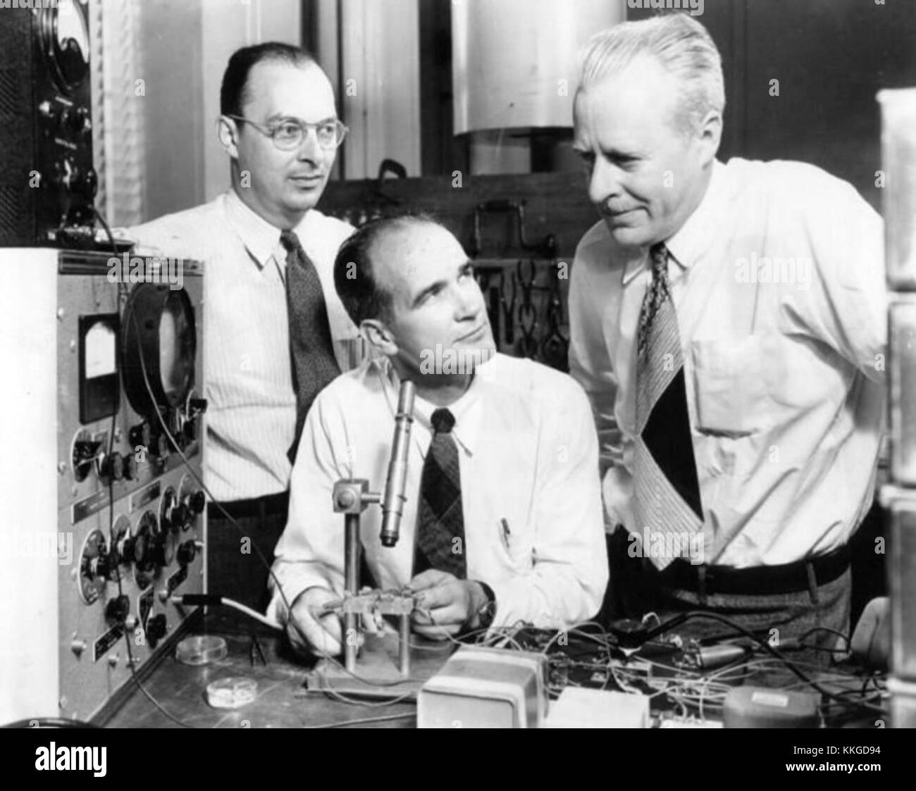 John bardeen, walter brattain, and william shockley hi-res stock ...