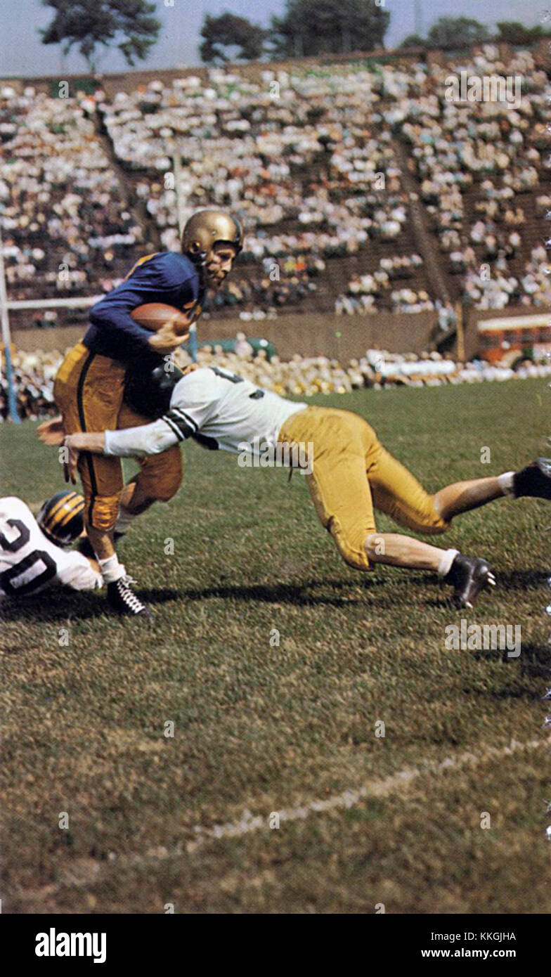 Vintage american football players hi-res stock photography and images ...