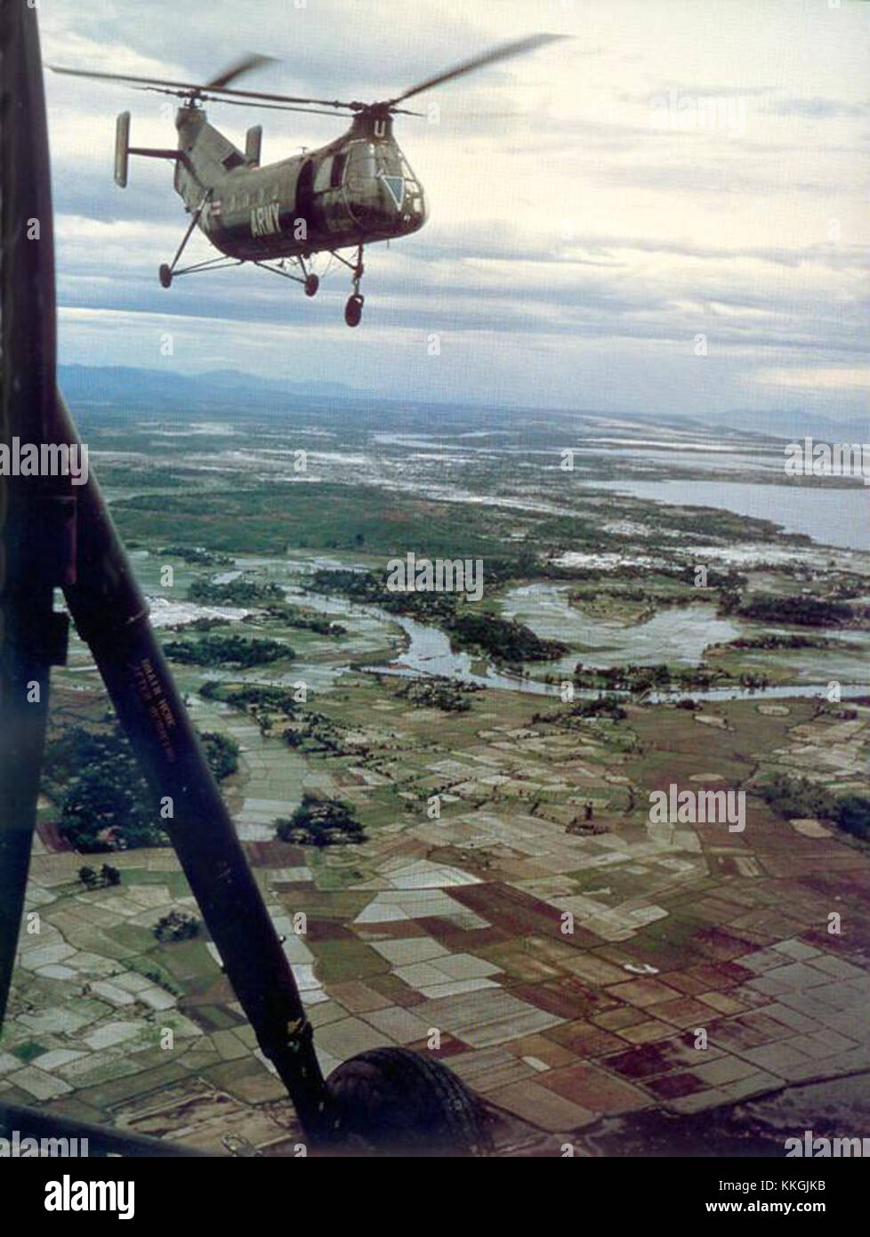 This image shows a colorful scene of Shawnee Native Americans in ...