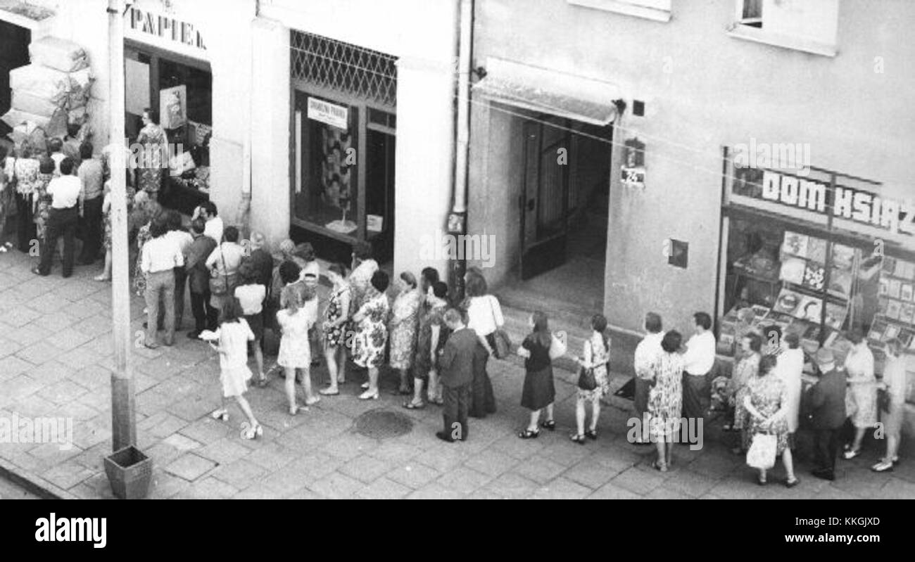 Queue to order Black and White Stock Photos & Images - Alamy