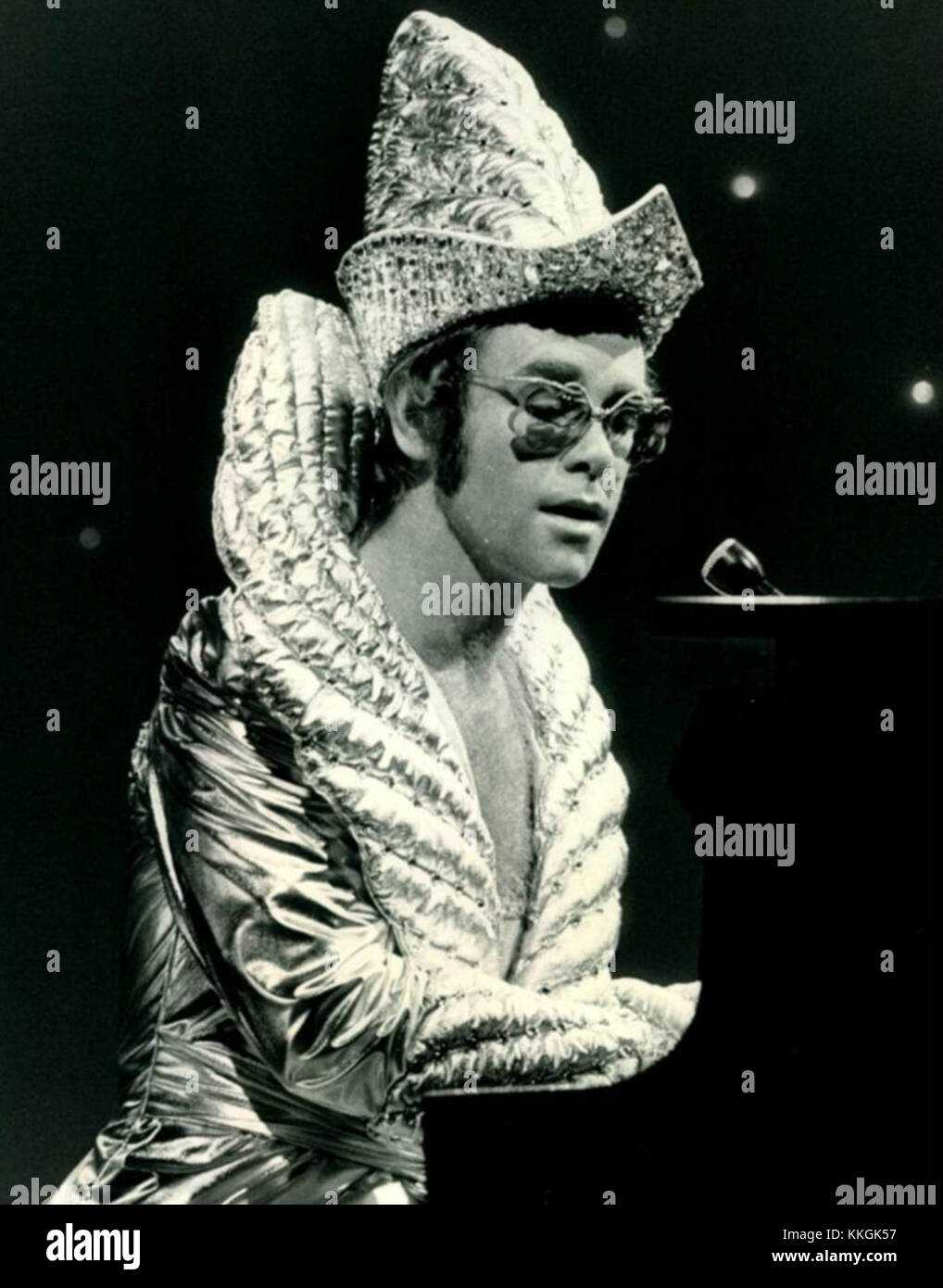 Cher 1975 hi-res stock photography and images - Alamy