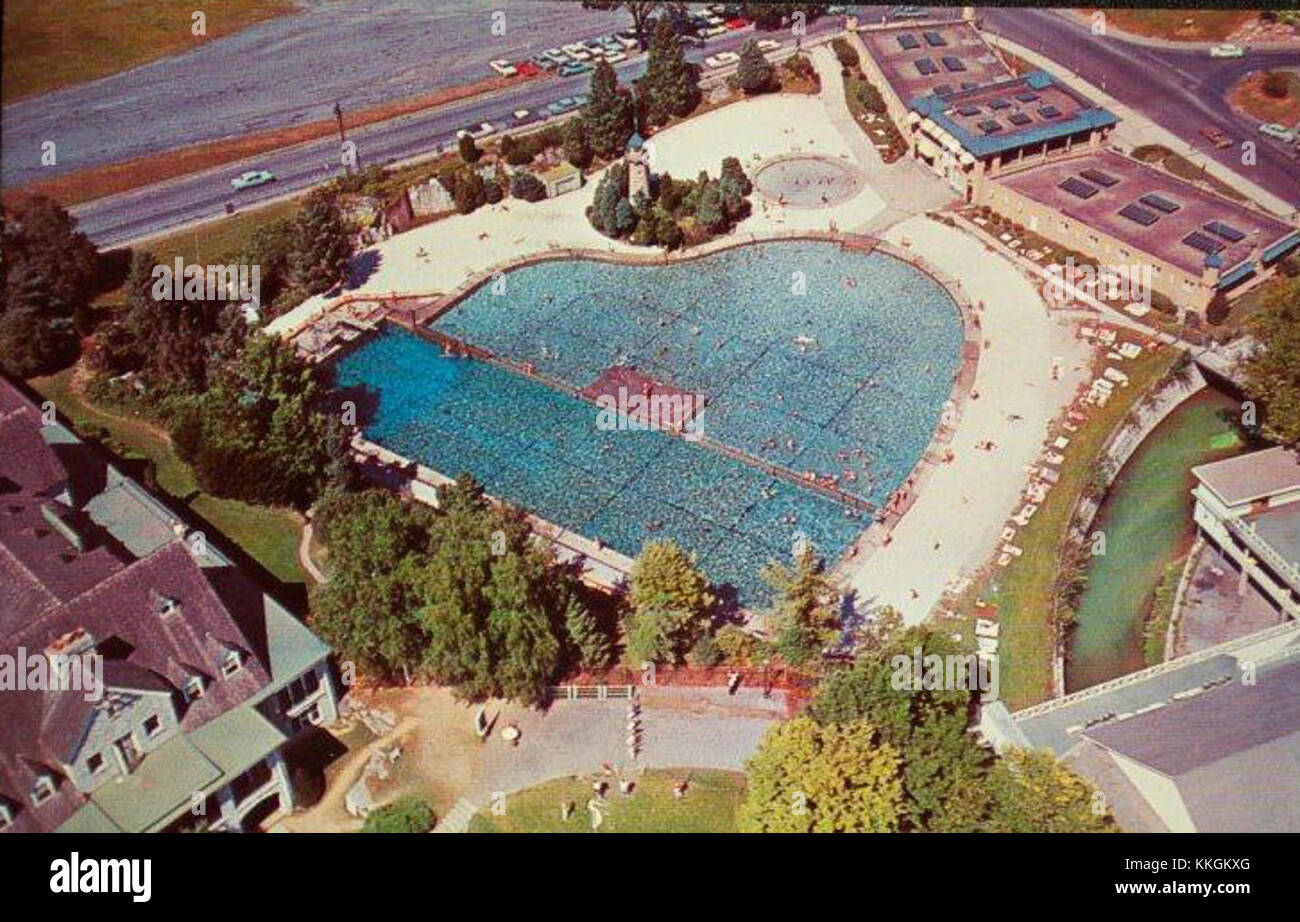 Outdoor swimming pool 1960s hi-res stock photography and images - Alamy