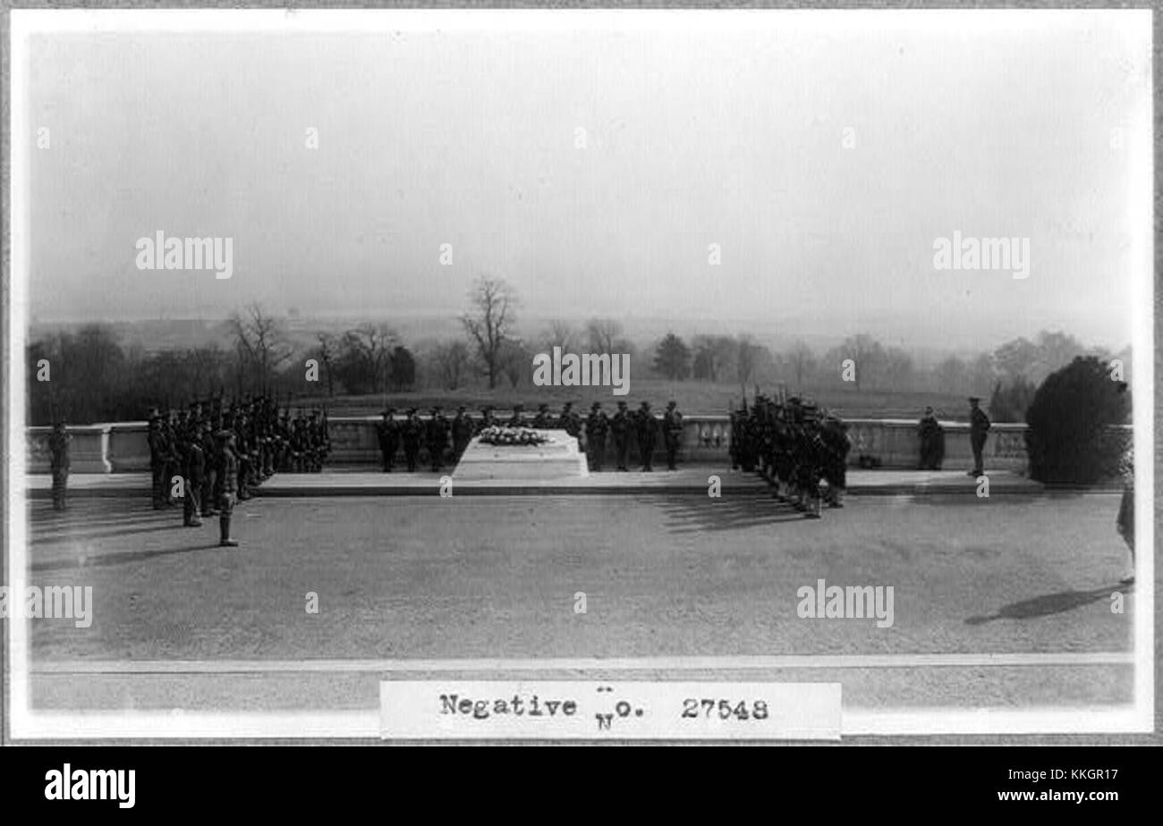 Tomb unknown soldier war Black and White Stock Photos & Images - Alamy