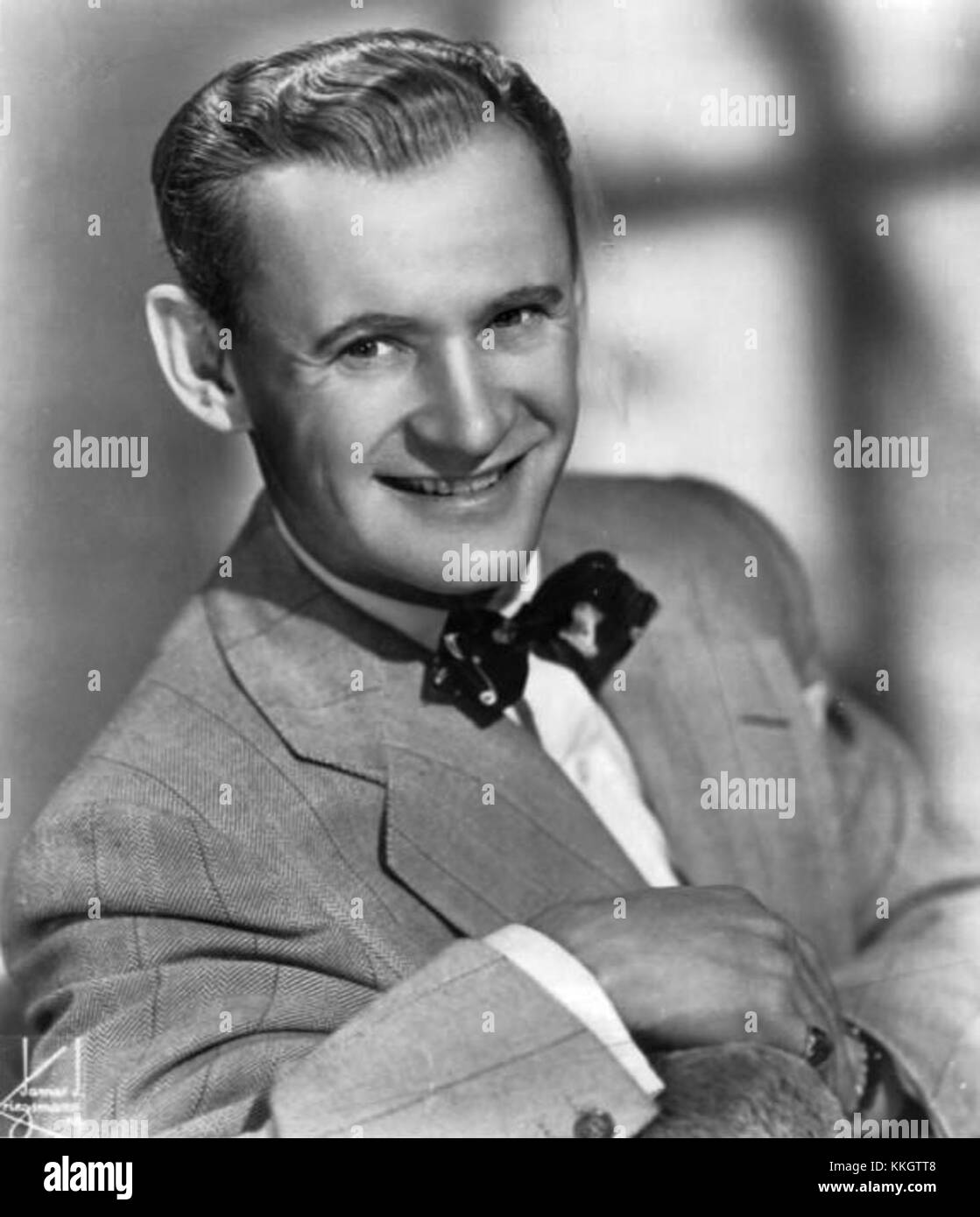 Sammy Kaye, a popular American bandleader and singer in the 1940s and ...