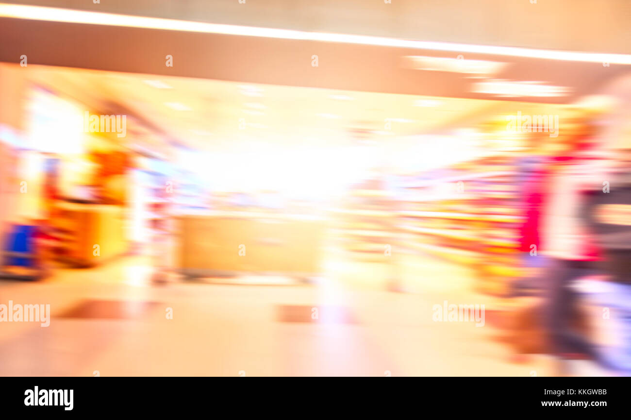 Airport shop hi-res stock photography and images - Alamy