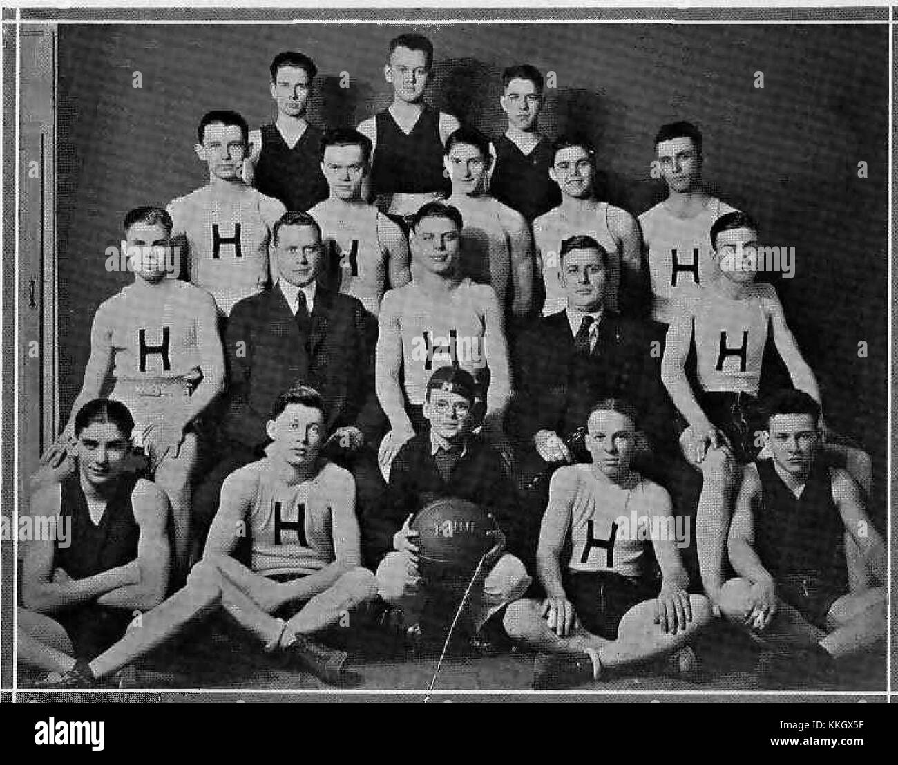 Vintage basketball players high school hi-res stock photography and ...