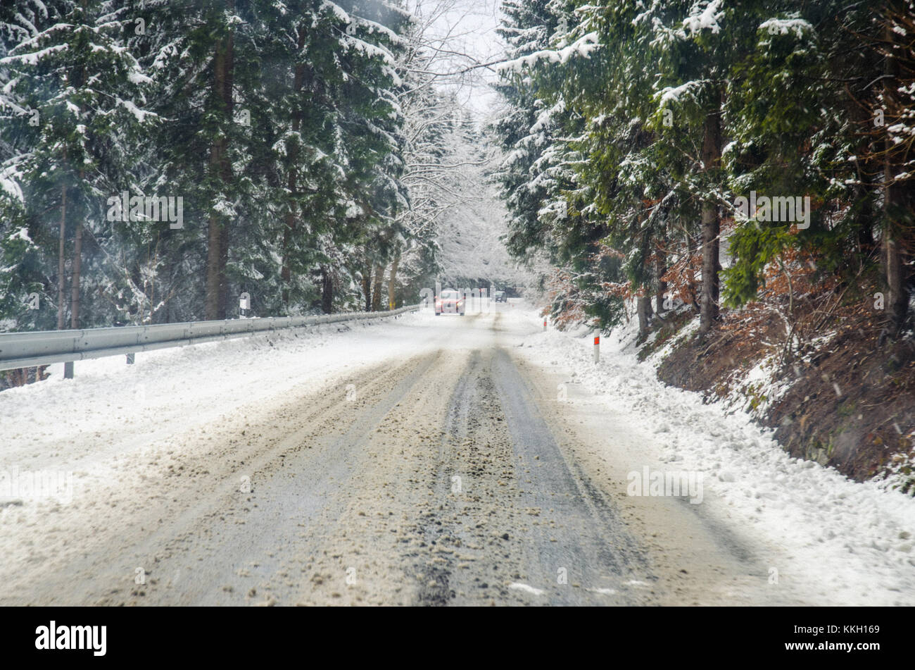 Dangerous winter road hi-res stock photography and images - Alamy