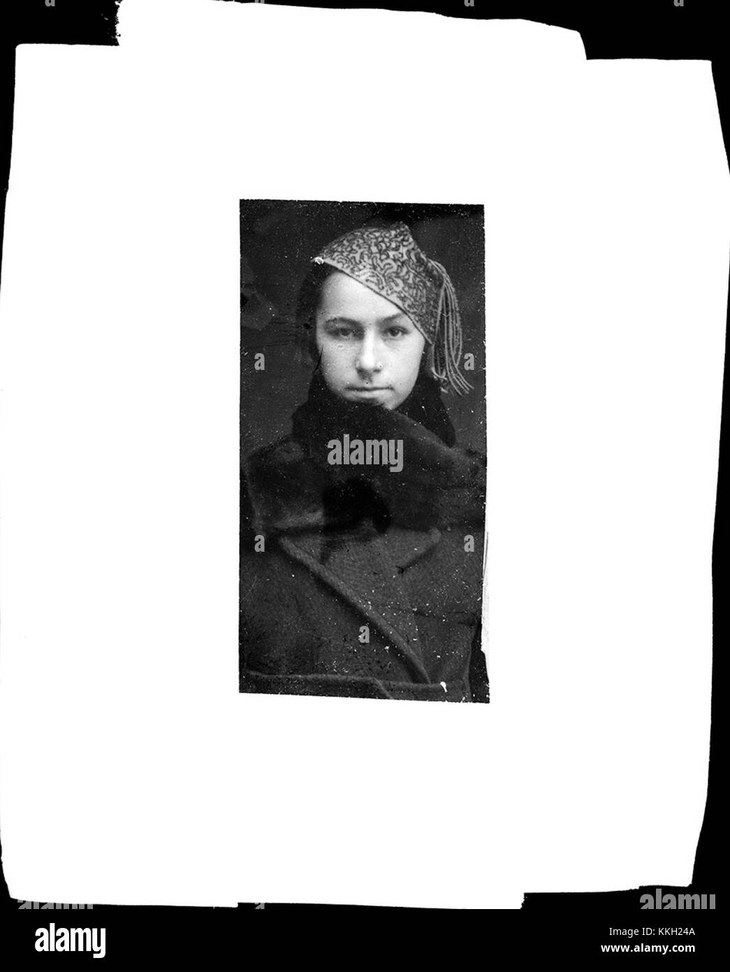 Woman wearing mask shows hi-res stock photography and images - Alamy