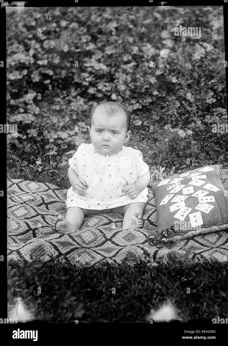 Family portrait vintage babies hi-res stock photography and images - Alamy