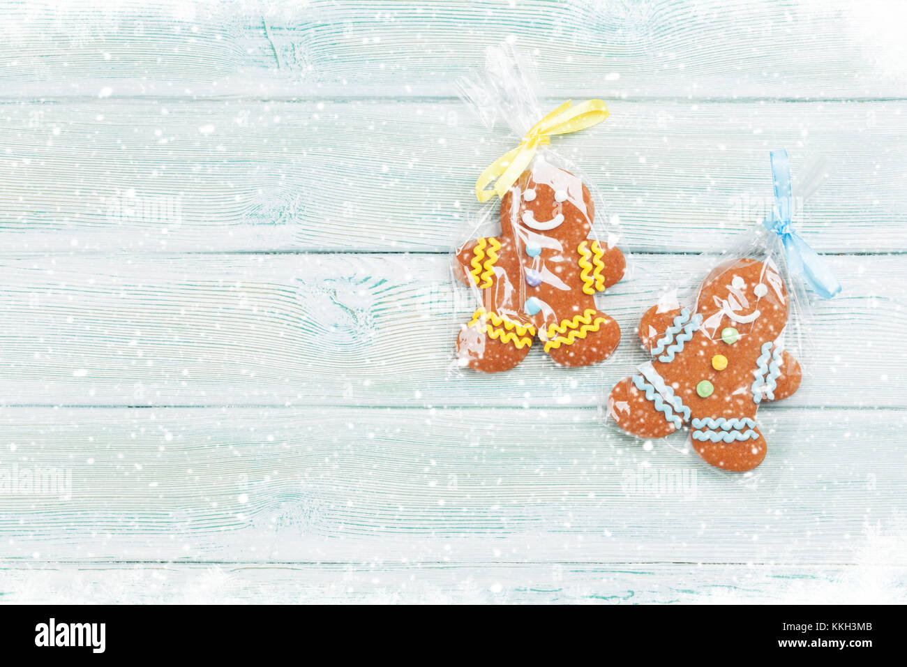 Xmas greeting card. Christmas background with gingerbread cookies. View ...