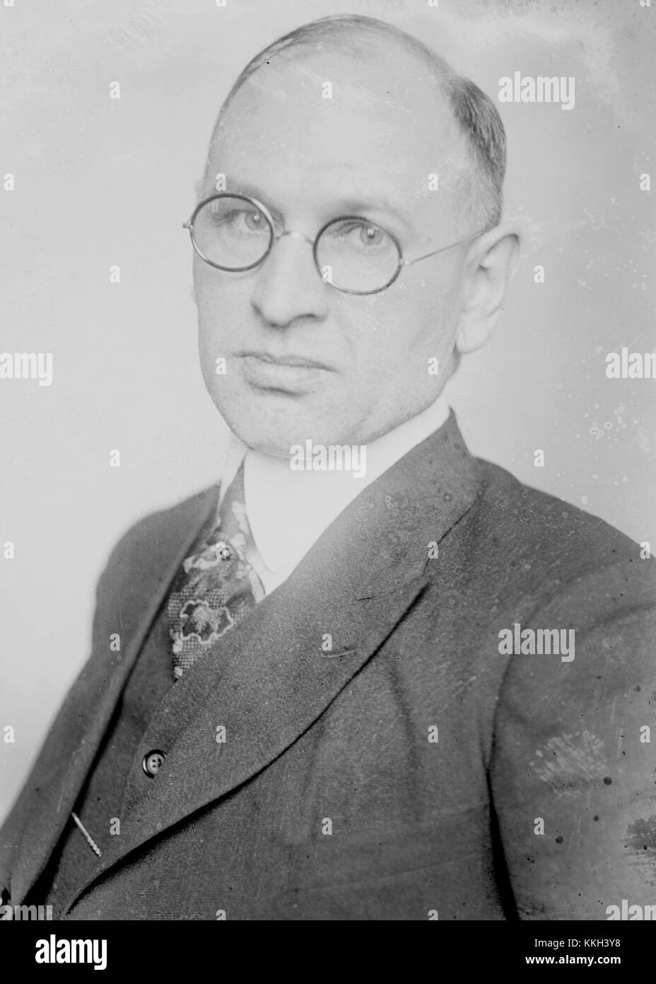 This image captures Richard Ely's portrayal of a bird, highlighting his ...