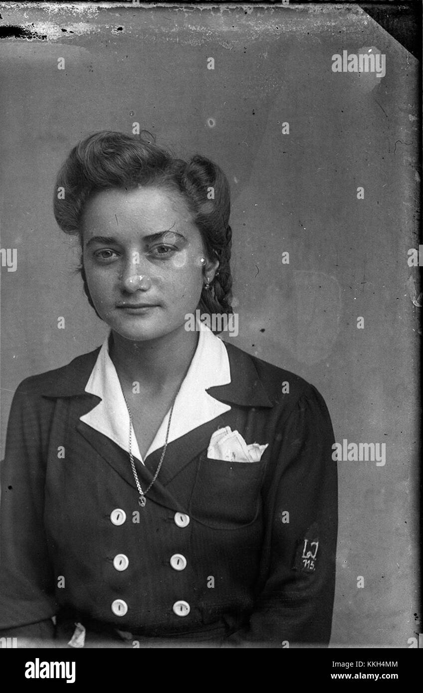 This image collection, titled '3 imagini: portrete', showcases three ...